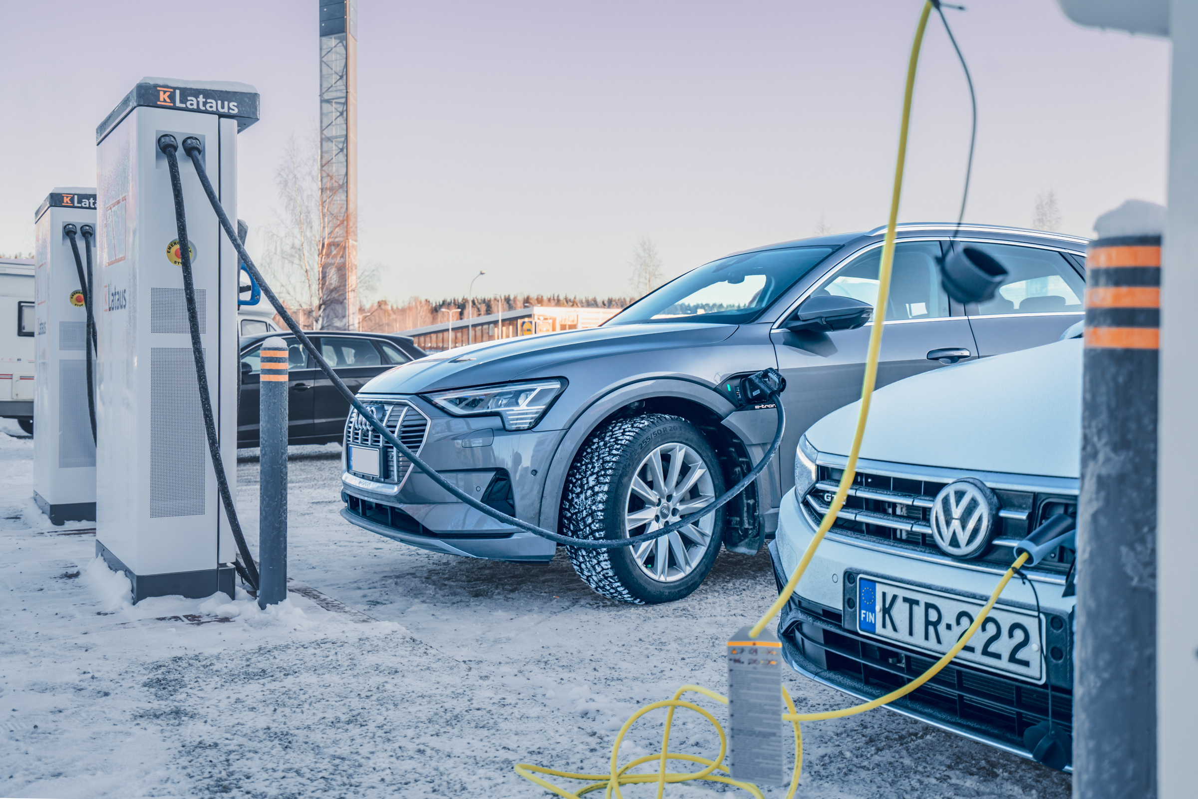 Sähköautojen osuus Suomen autokannasta 10,3 prosenttia - Sähköinen liikenne